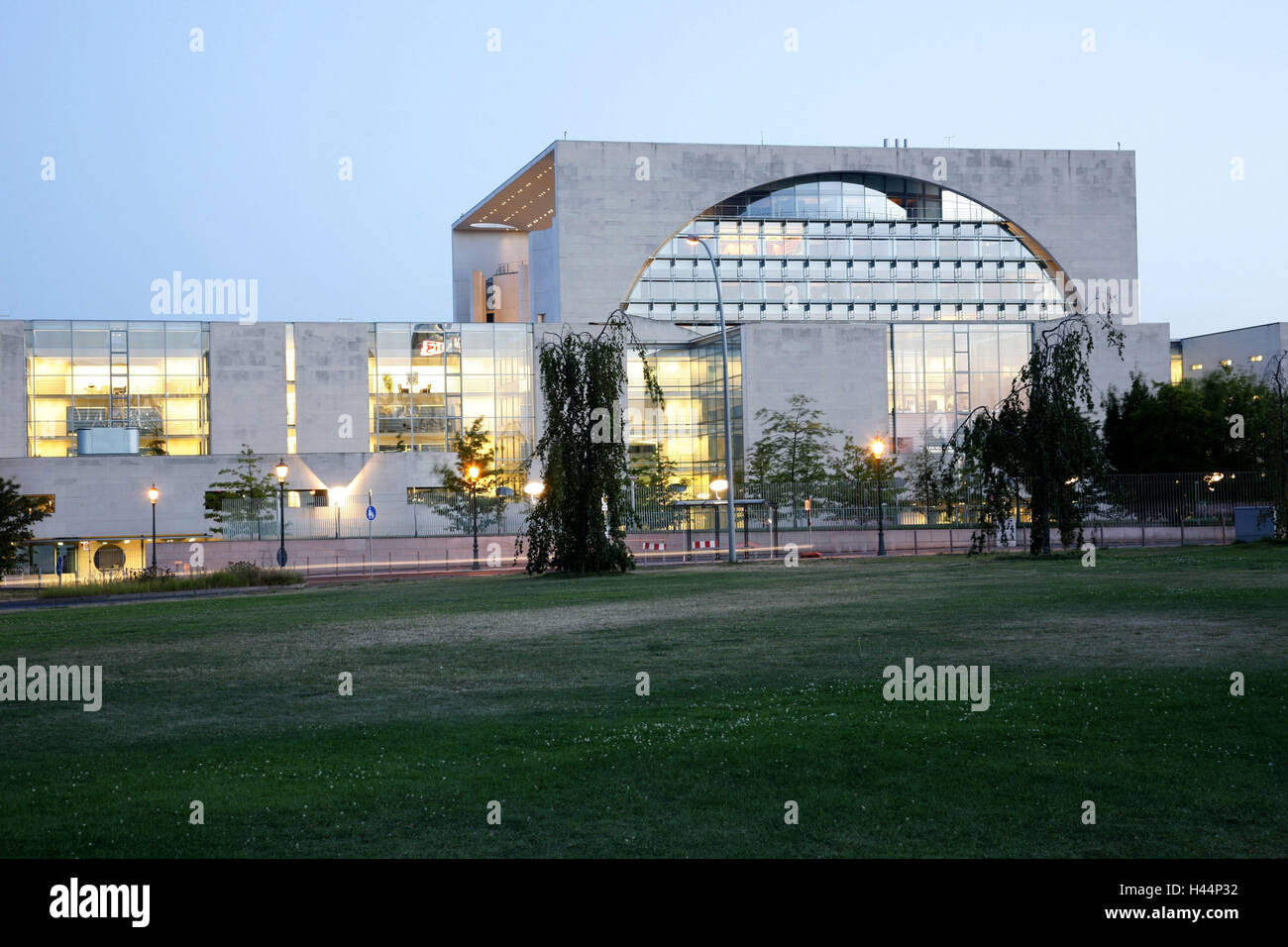 Berlin chancellery building hi-res stock photography and images - Alamy