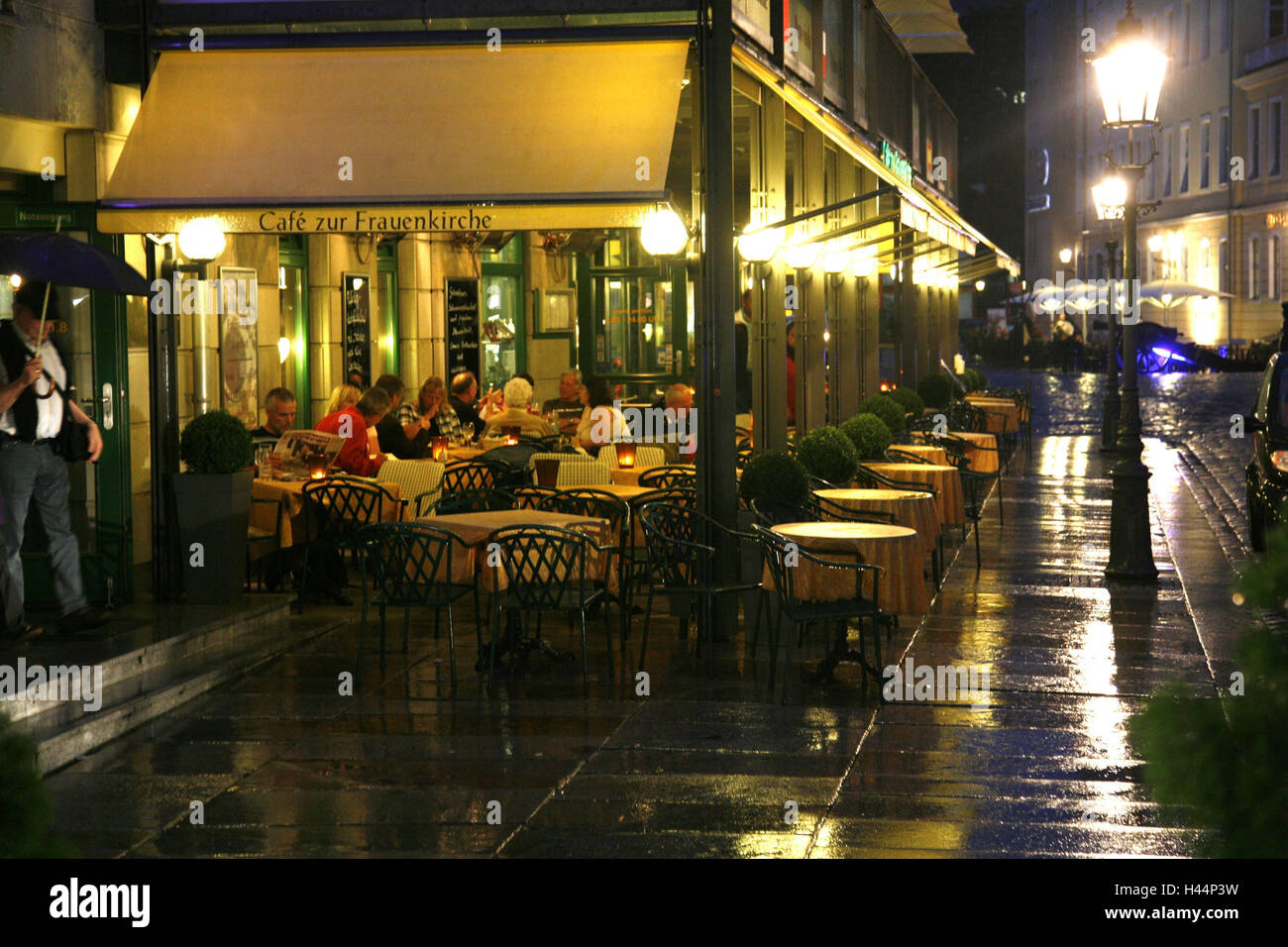 Cafe tables chairs church hi-res stock photography and images - Alamy