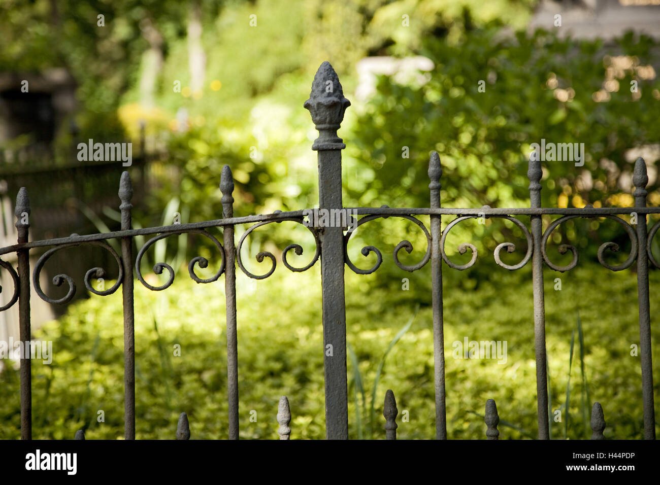 Metal fence containment hi-res stock photography and images - Alamy