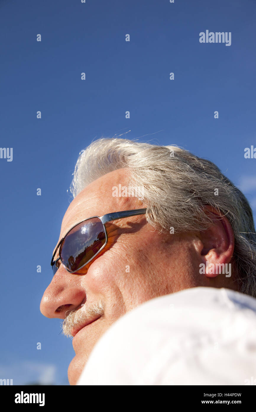 Man, sunglasses, portrait, from below Stock Photo - Alamy