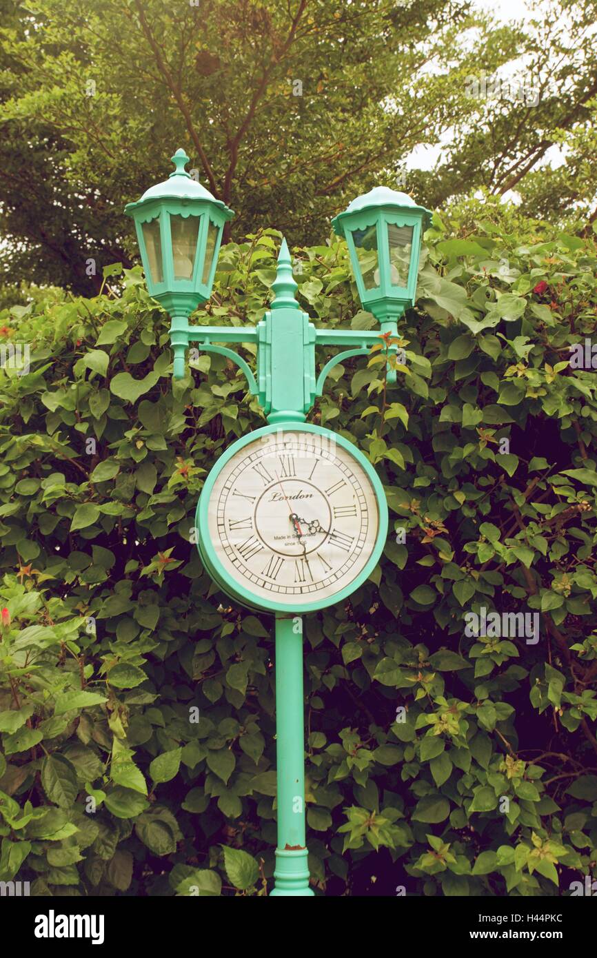 Vintage clock on sidewalk hi-res stock photography and images - Alamy
