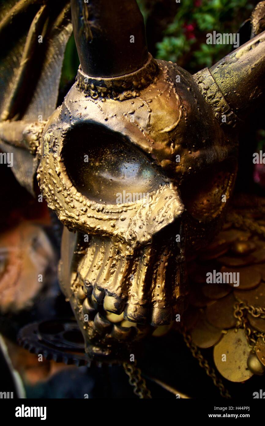 Steel sculpture of Skull guarding treasure chest Stock Photo - Alamy