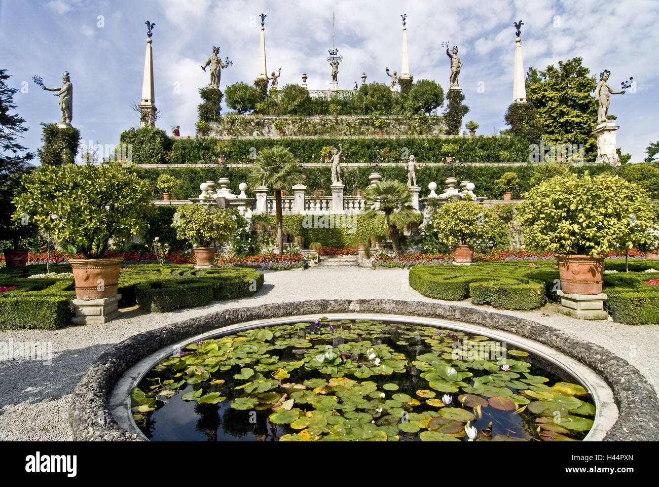 Italy, Lago Maggiore, Isola Bella, garden, dear garden, pond, statues ...