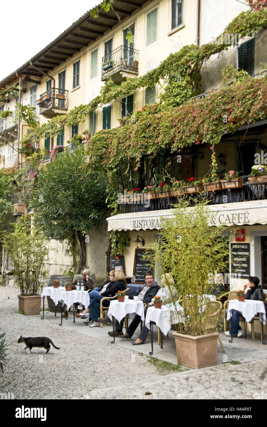 Lago cafe hi-res stock photography and images - Alamy