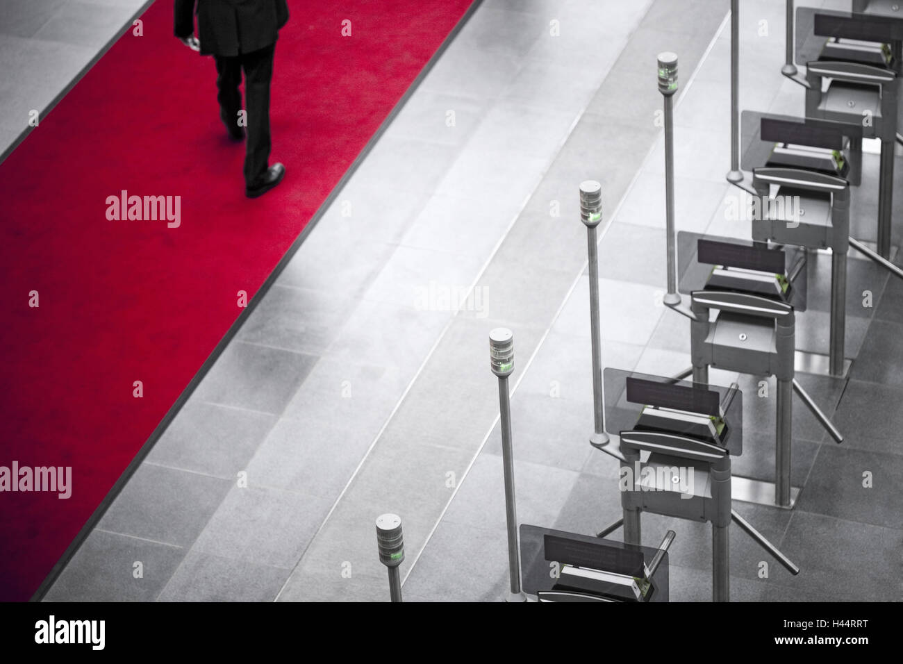 Blocking, red carpet, person, detail Stock Photo - Alamy