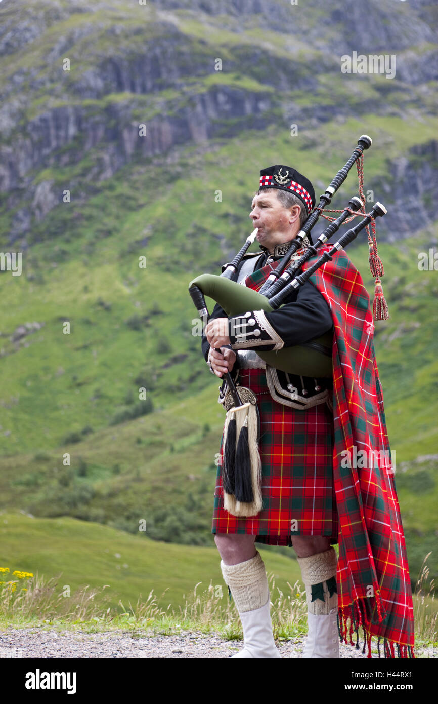 Scottish bagpipe player - lokiheritage Scottish bagpipe player - lokiheritage
