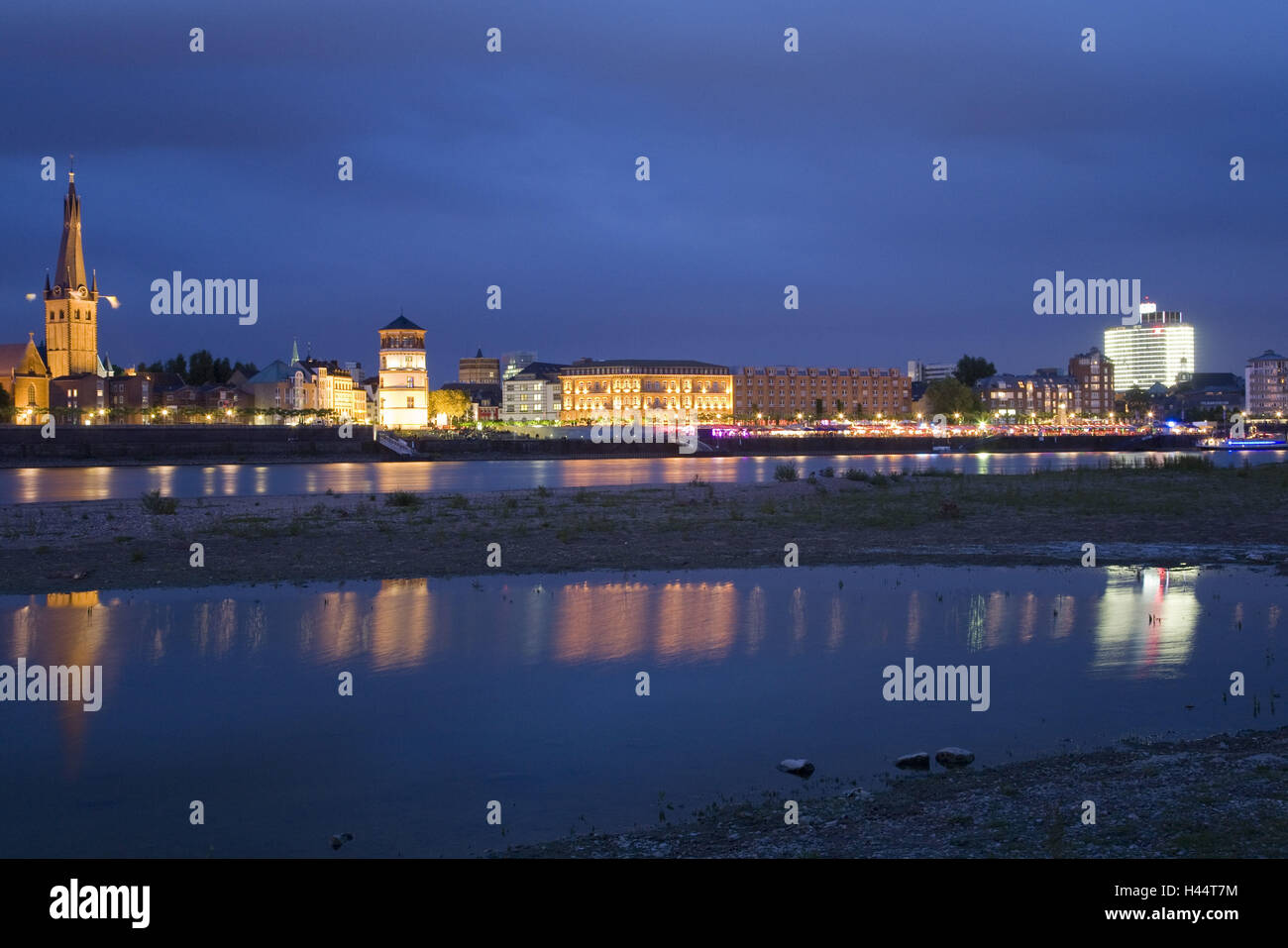 Rhine promenade, the Rhine, Dusseldorf, skyline, night, St. Lambertus ...