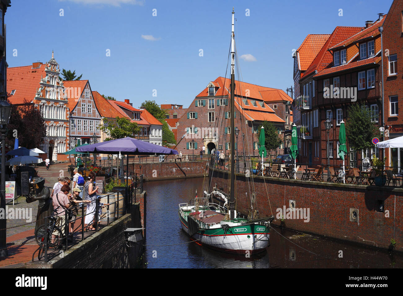 Germany, Lower Saxony, Stade, Hanse harbour with road train water west ...