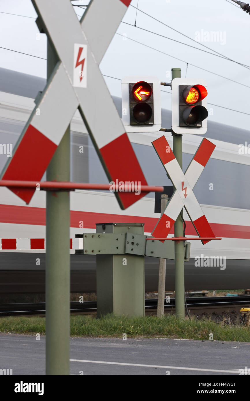 German railroad crossing sign hi-res stock photography and images - Alamy