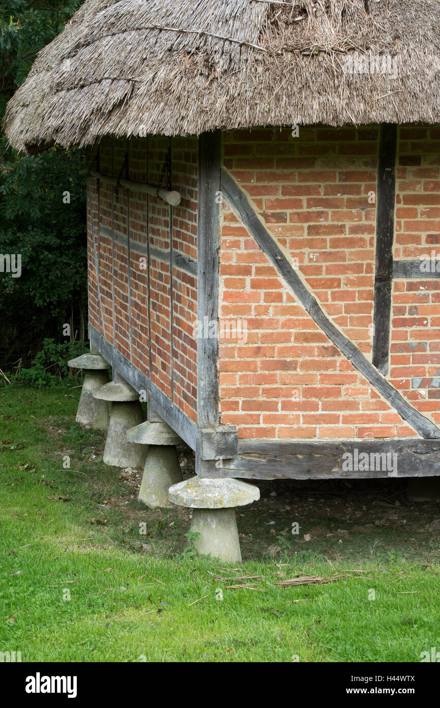 Timber frame granary hi-res stock photography and images - Alamy