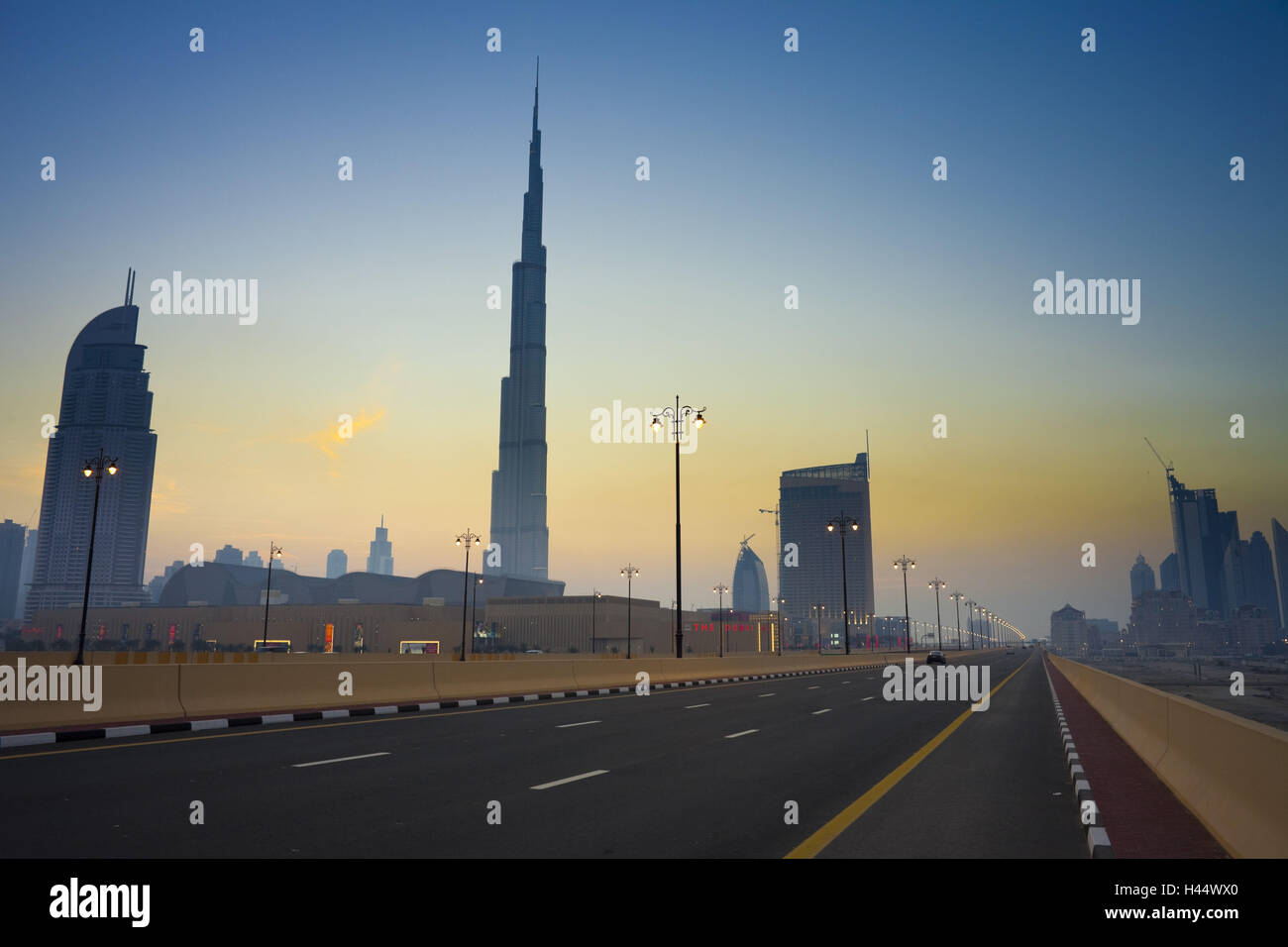 Dubai street hi-res stock photography and images - Alamy