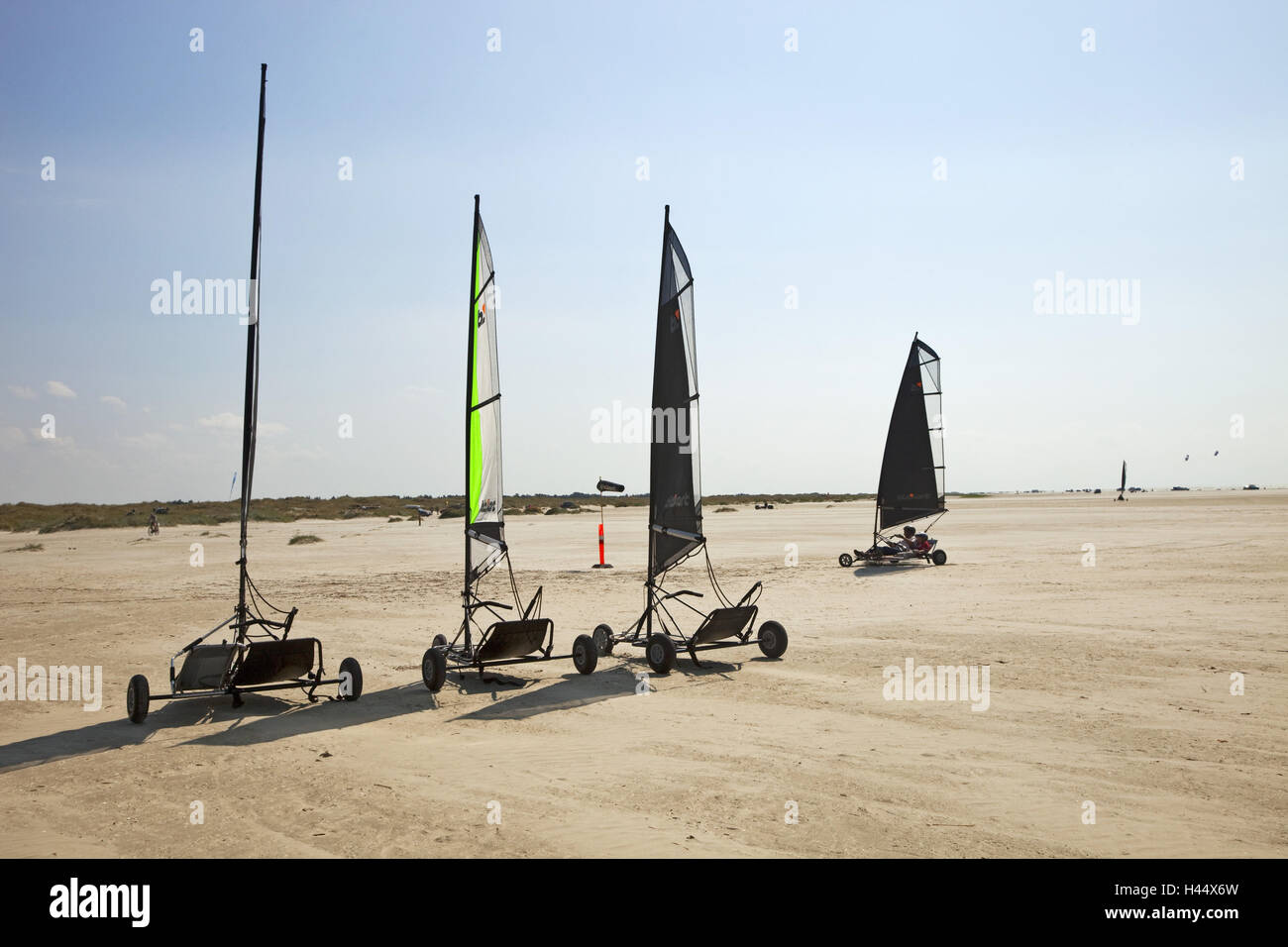 Beach sailings, vehicles Stock Photo - Alamy