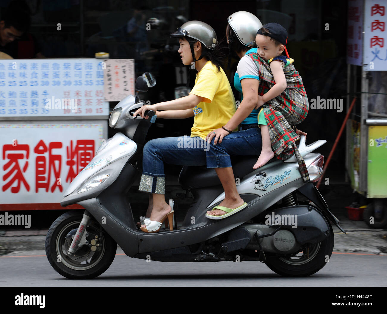 Motor scooter taipei hi-res stock photography and images - Alamy