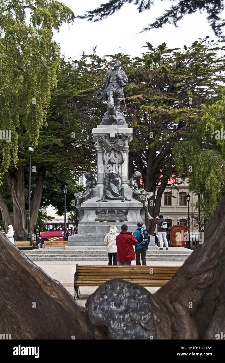 Punta arenas magellan statue hi-res stock photography and images - Alamy