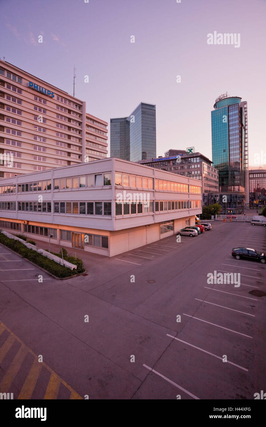 High rise parking lot hi-res stock photography and images - Alamy