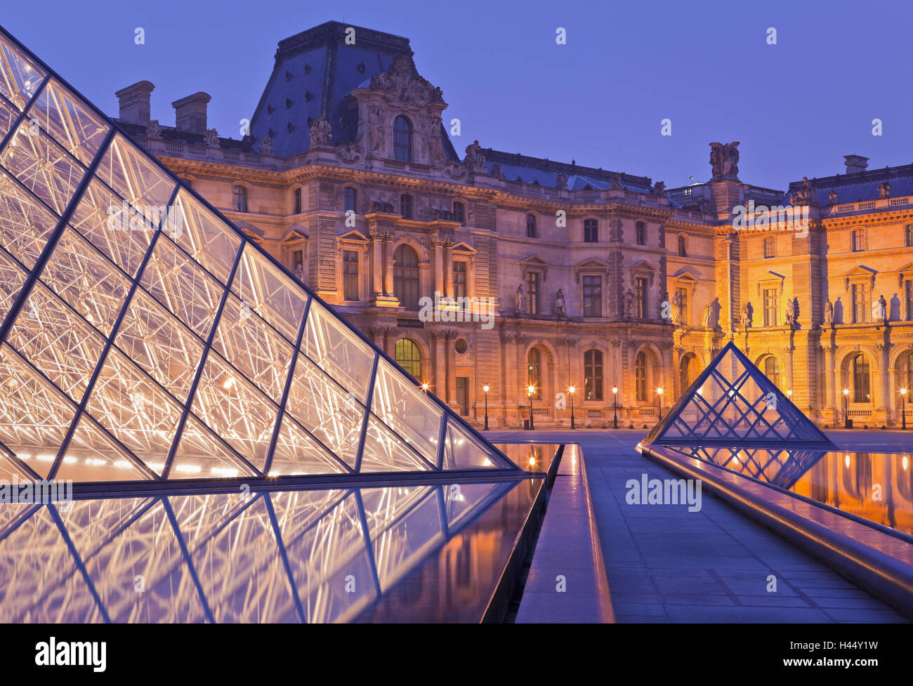 Louvre dusk glass pyramid entrance hi-res stock photography and images ...