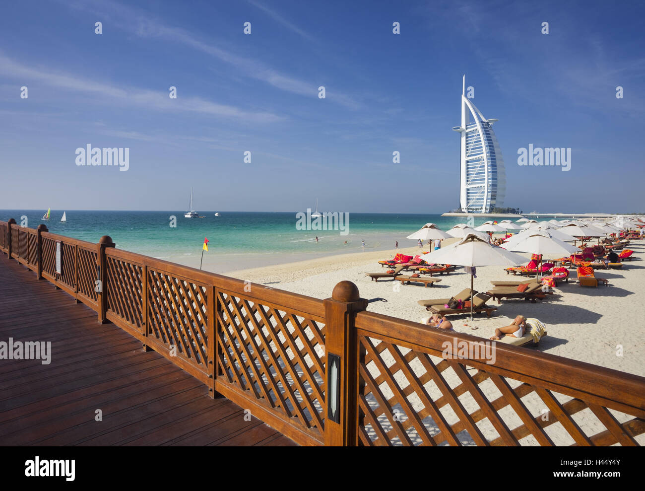 Dubai beach tourists hi-res stock photography and images - Alamy