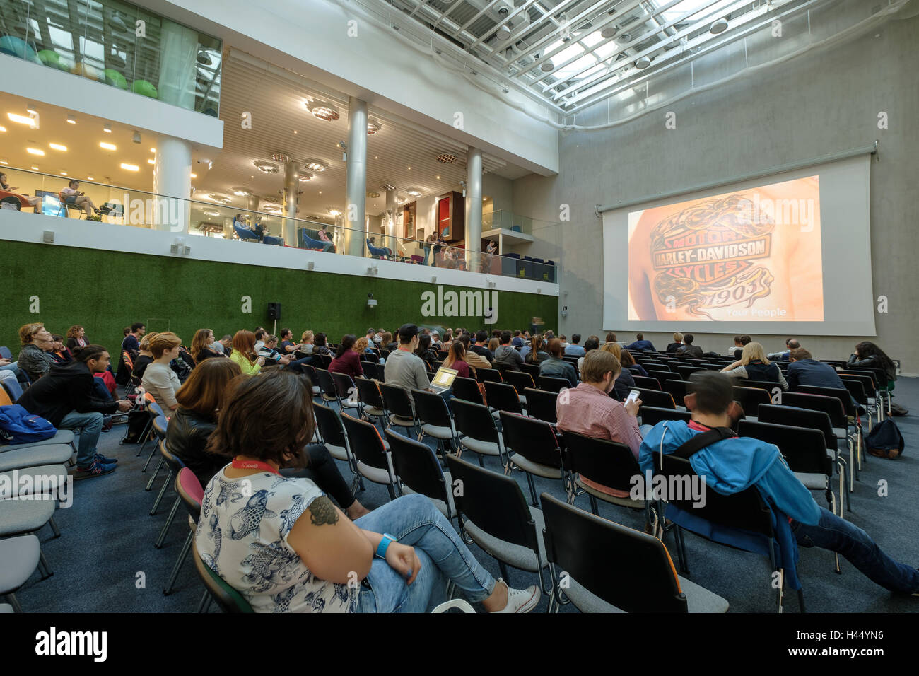 Audience in conference hall hi-res stock photography and images - Alamy
