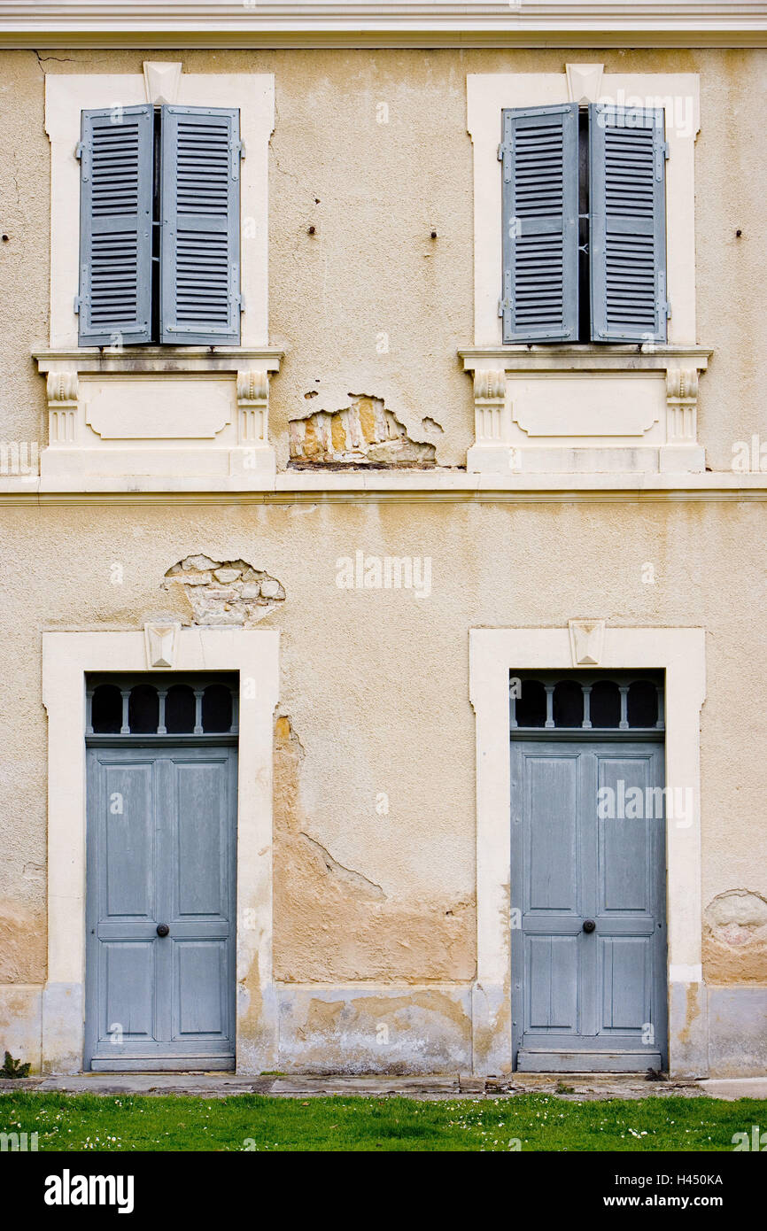 Adjoining doors hi-res stock photography and images - Alamy