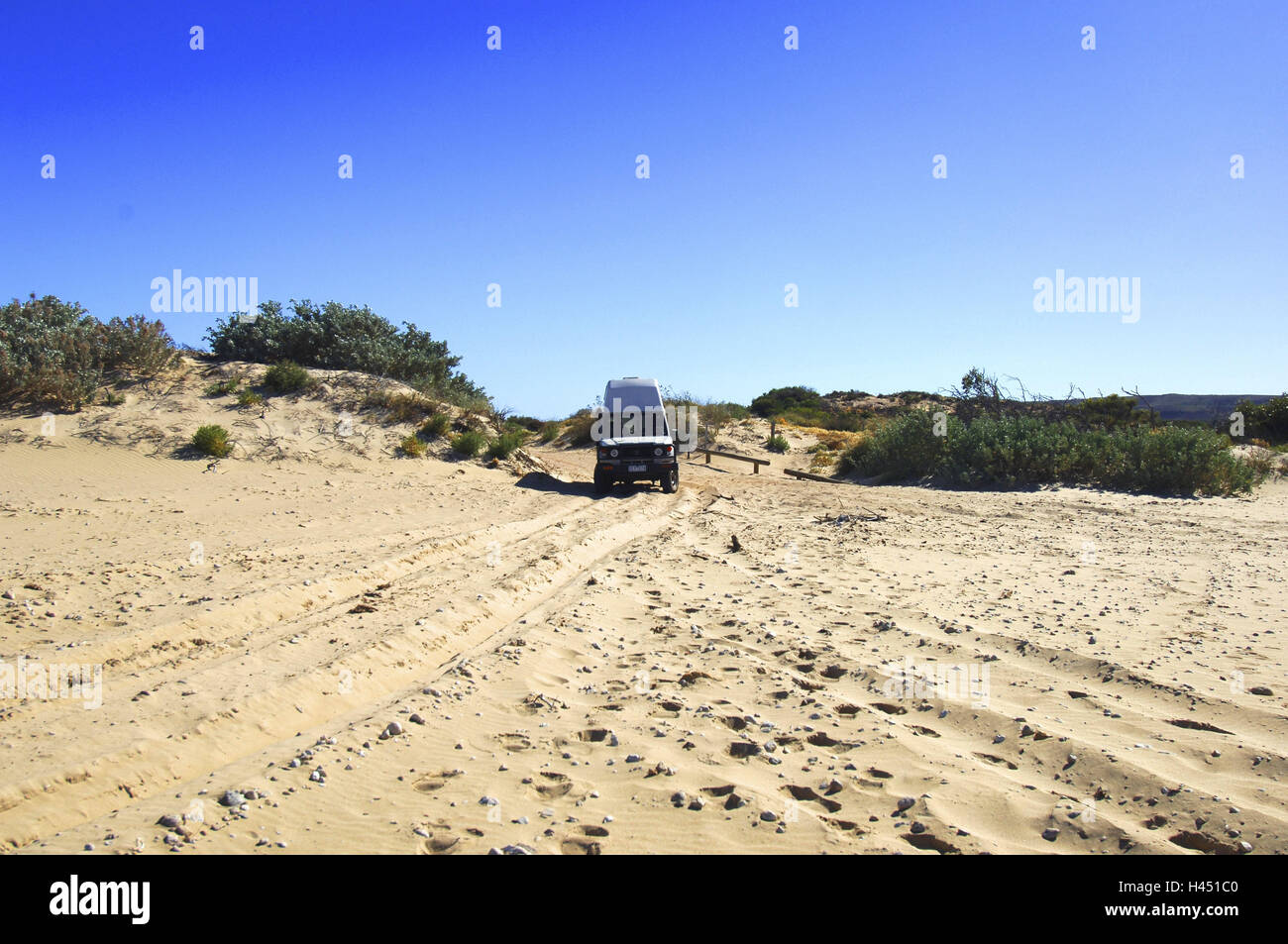 Australia, cross-country vehicle, Sand runway Stock Photo - Alamy