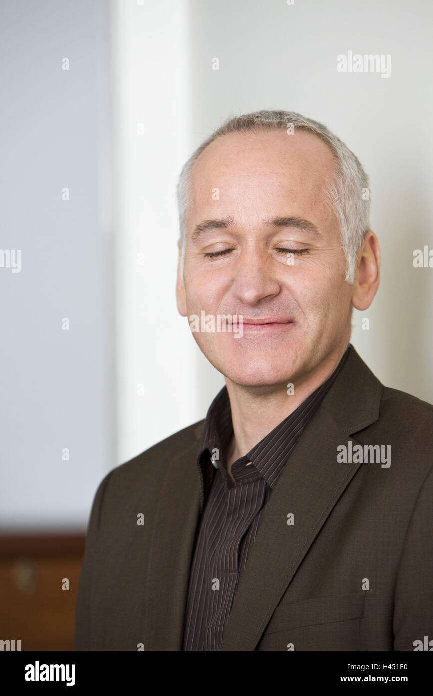 Man, middle old person, eyes closed, smile, portrait Stock Photo - Alamy
