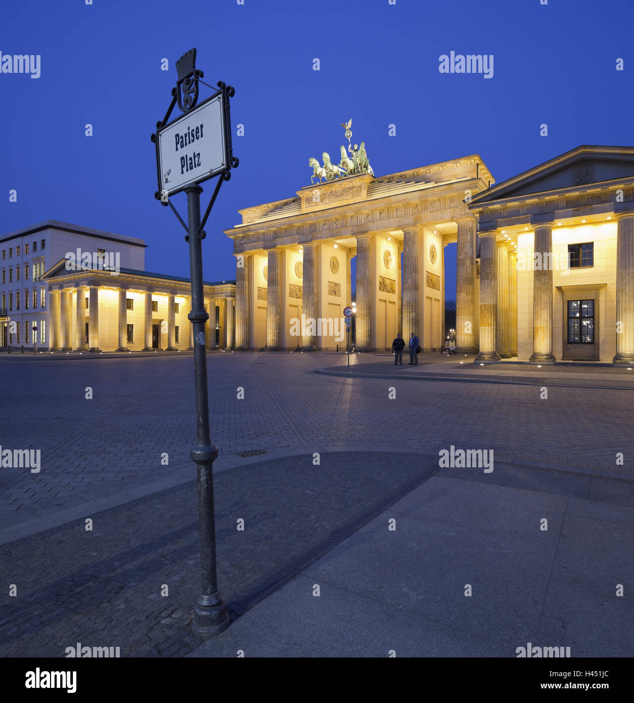 Pariser platz square hi-res stock photography and images - Alamy