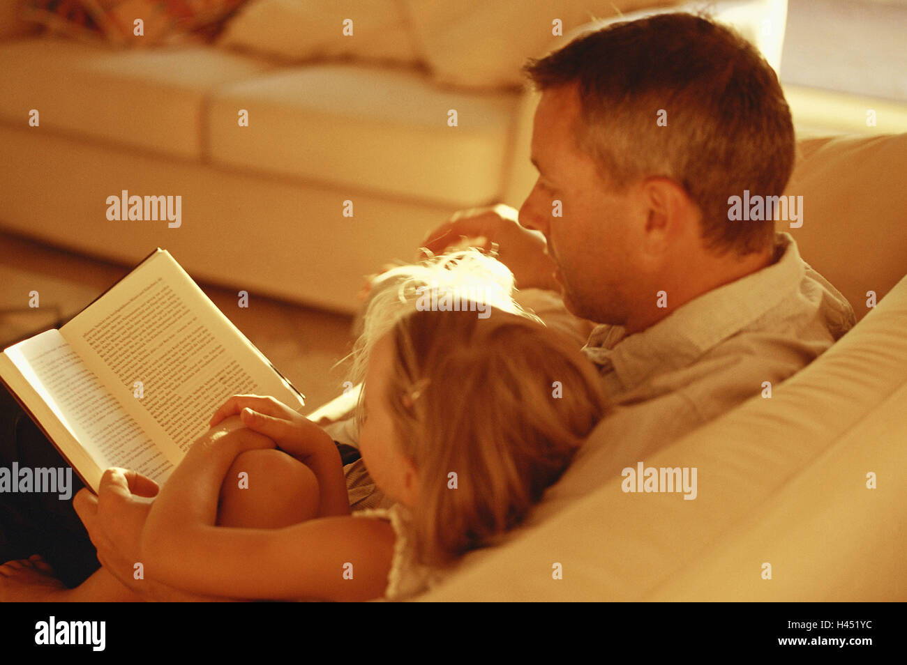 Cuddle comfortably hi-res stock photography and images - Alamy