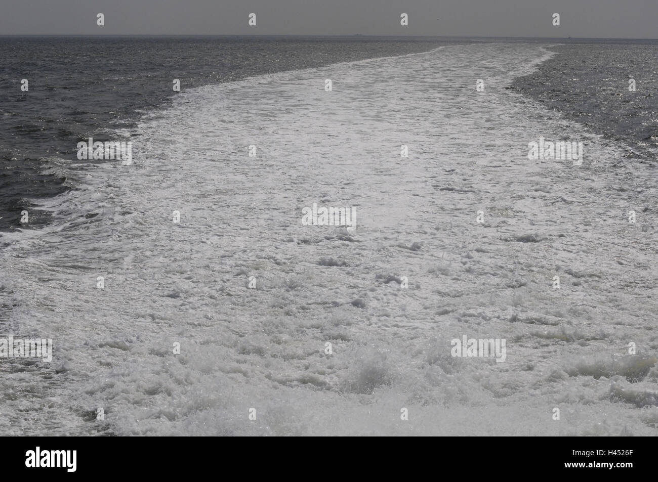 Ship wake hi-res stock photography and images - Alamy