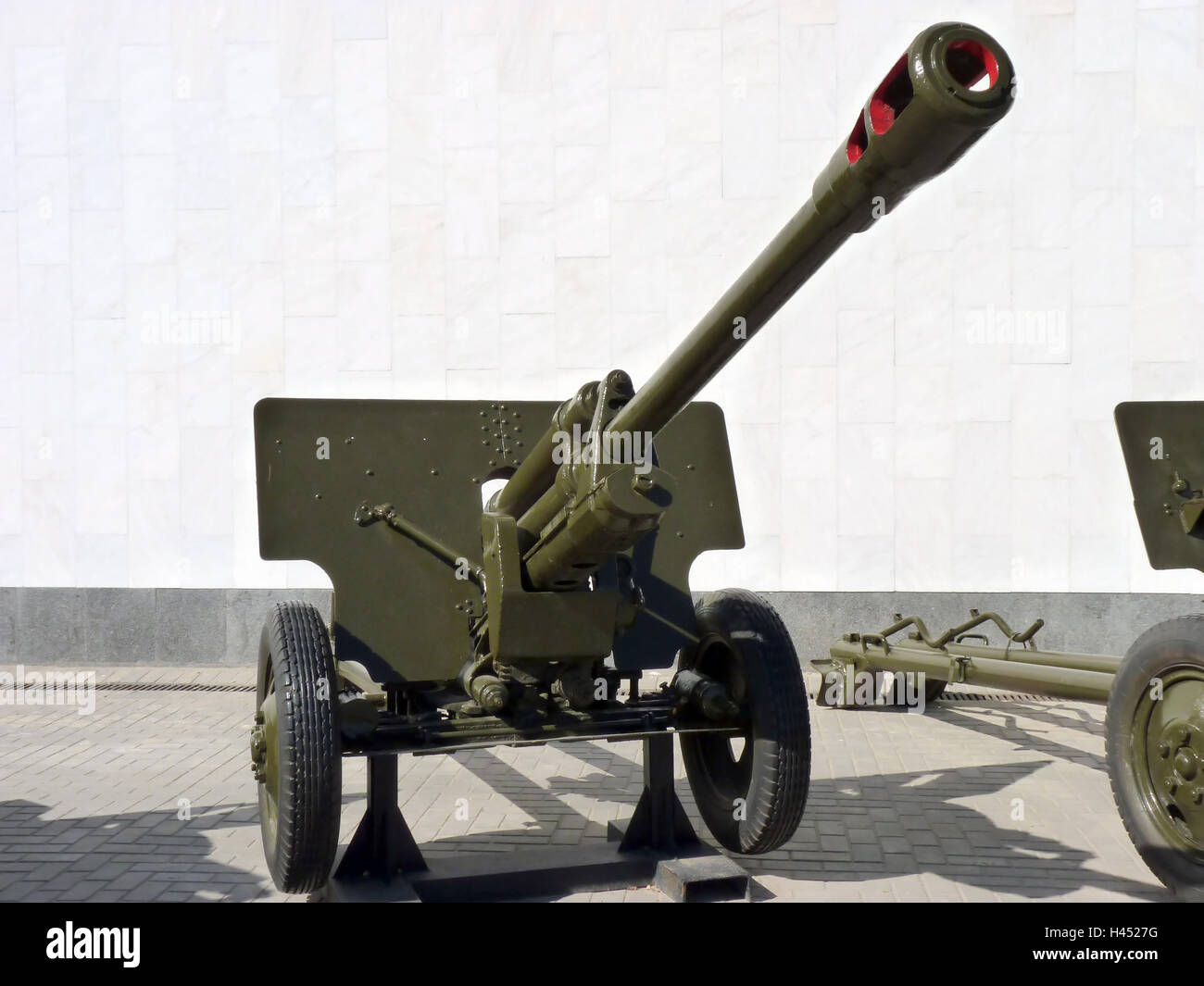 Soviet anti-tank gun Stock Photo - Alamy