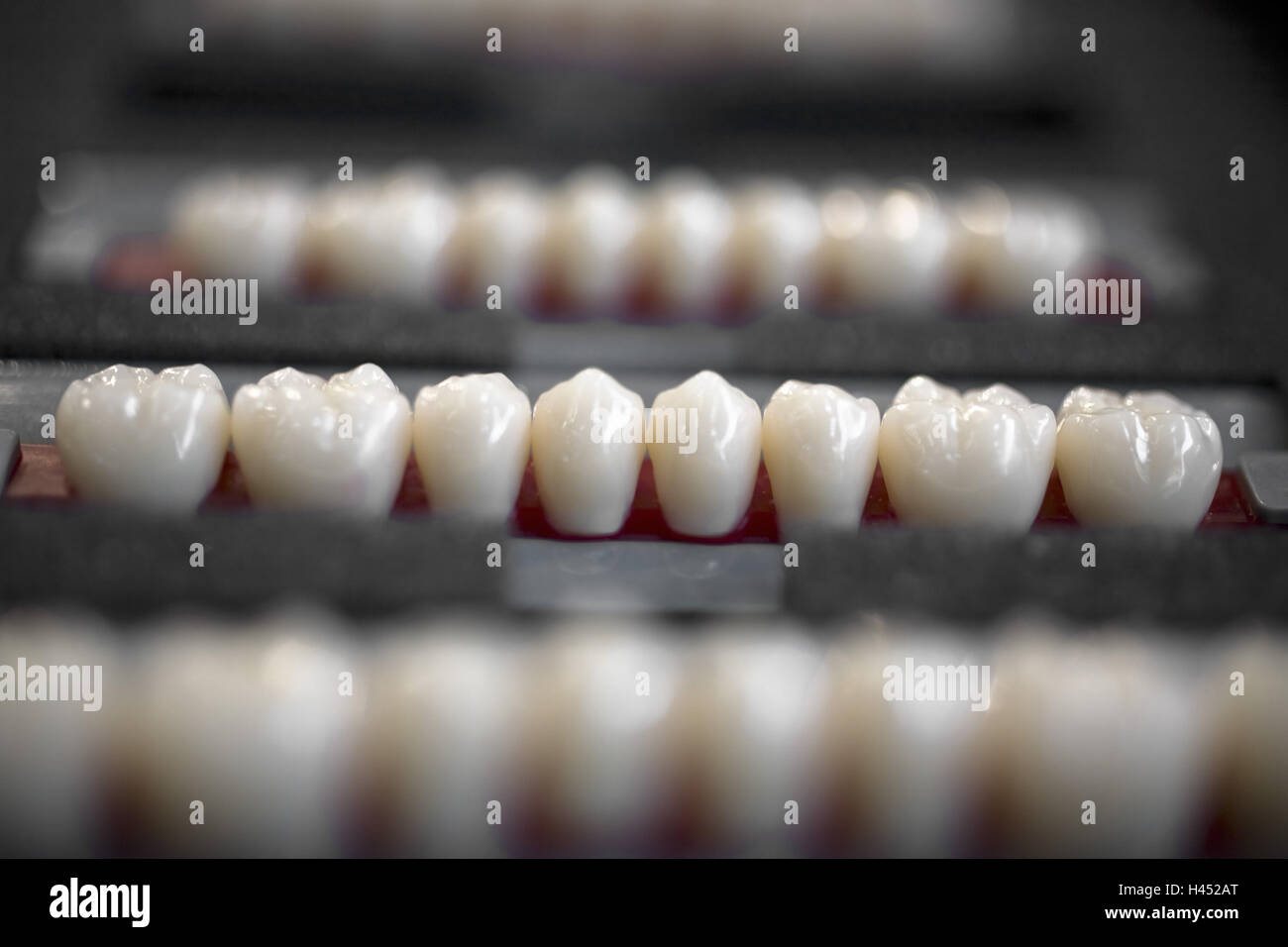 Cog laboratory, set of dentures, cogs Stock Photo - Alamy