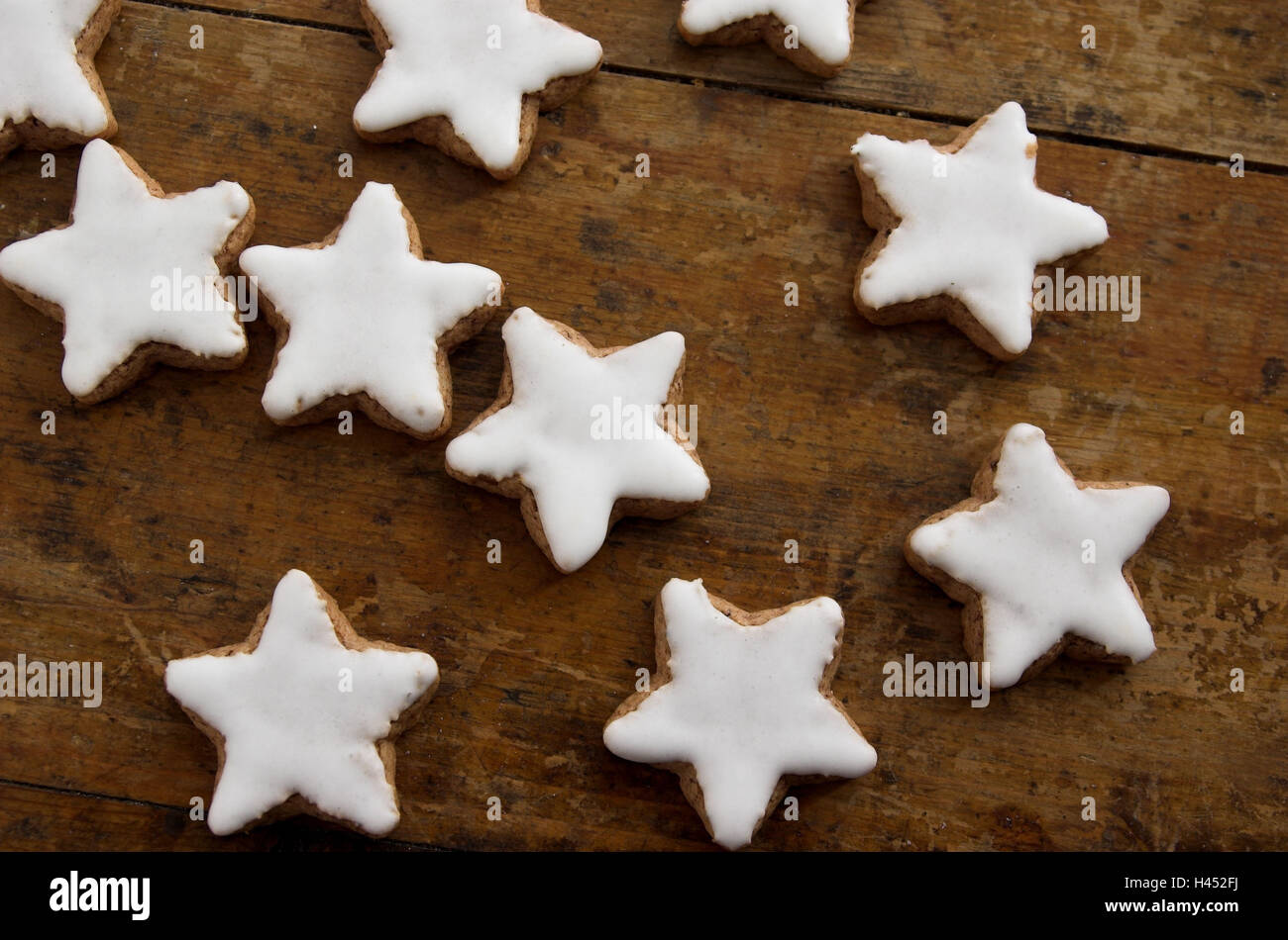 Cinnamon stars, several, detail Stock Photo - Alamy