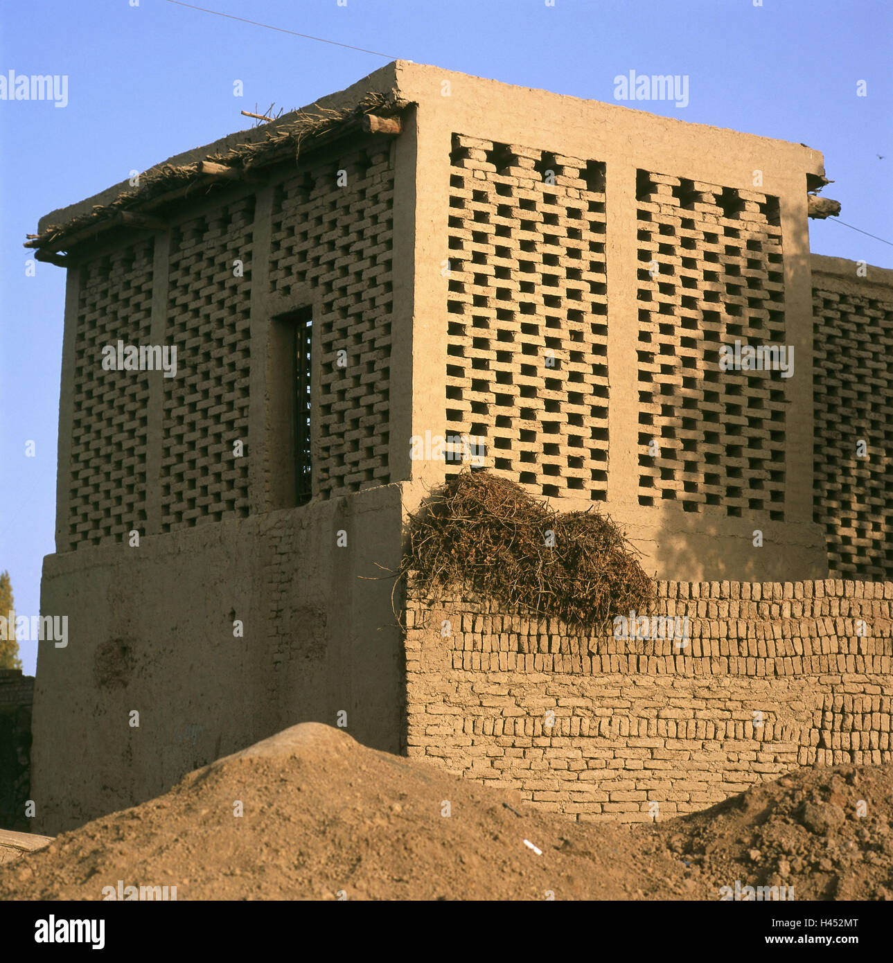 China trench hi-res stock photography and images - Alamy