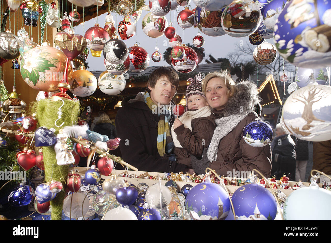 Family stall hi-res stock photography and images - Alamy