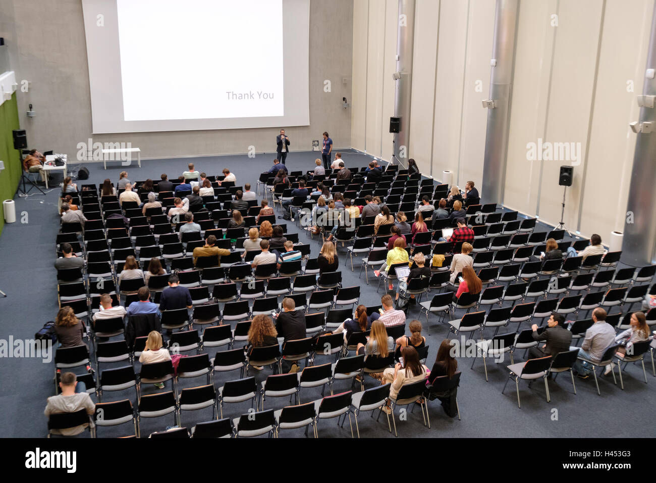Audience in conference hall hi-res stock photography and images - Alamy