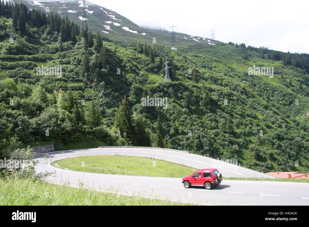 Austria, Vorarlberg, Arlbergpasshöhe, street, car, mountain Arl ...