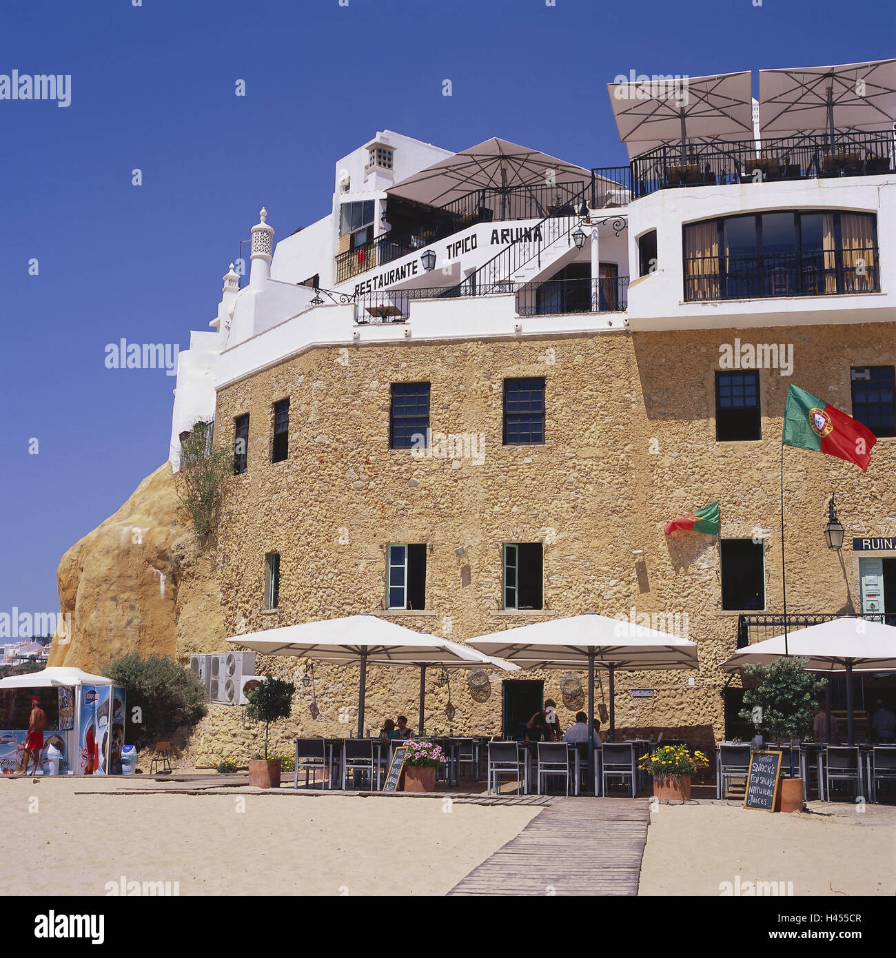Outside bar albufeira hi-res stock photography and images - Alamy