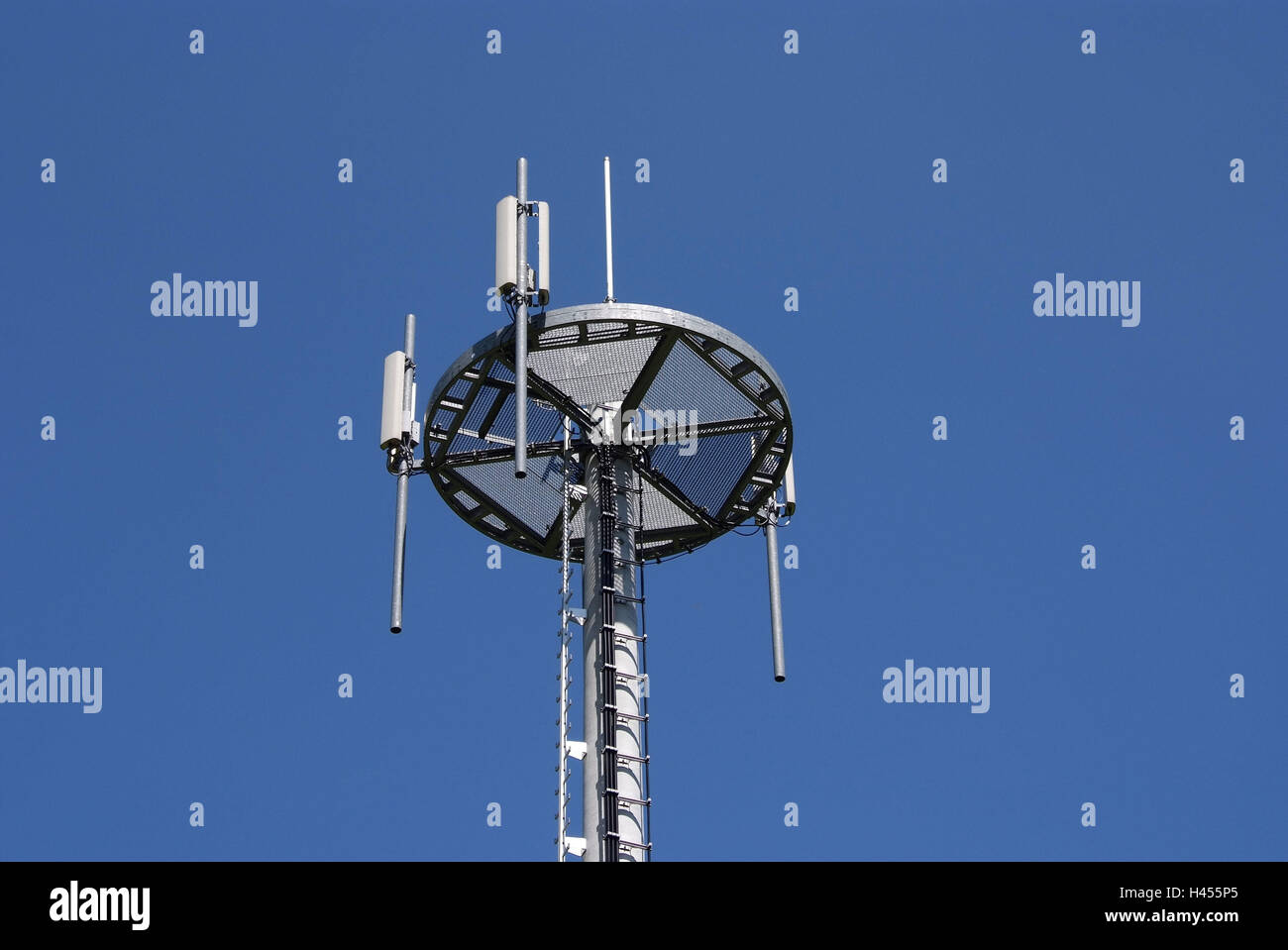 Directional antennas, radio mast Stock Photo - Alamy