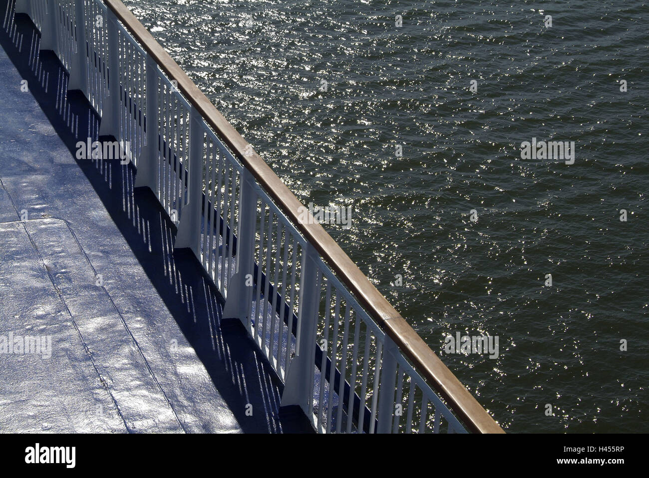 Ship railing hi-res stock photography and images - Alamy