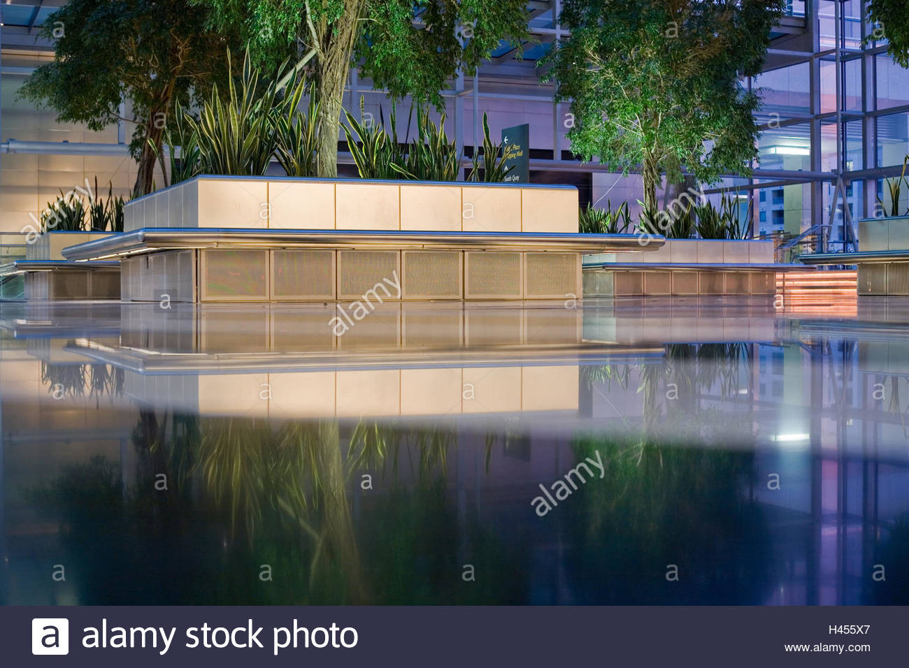 Atrium Commercial Interior Stock Photos & Atrium Commercial Interior ...