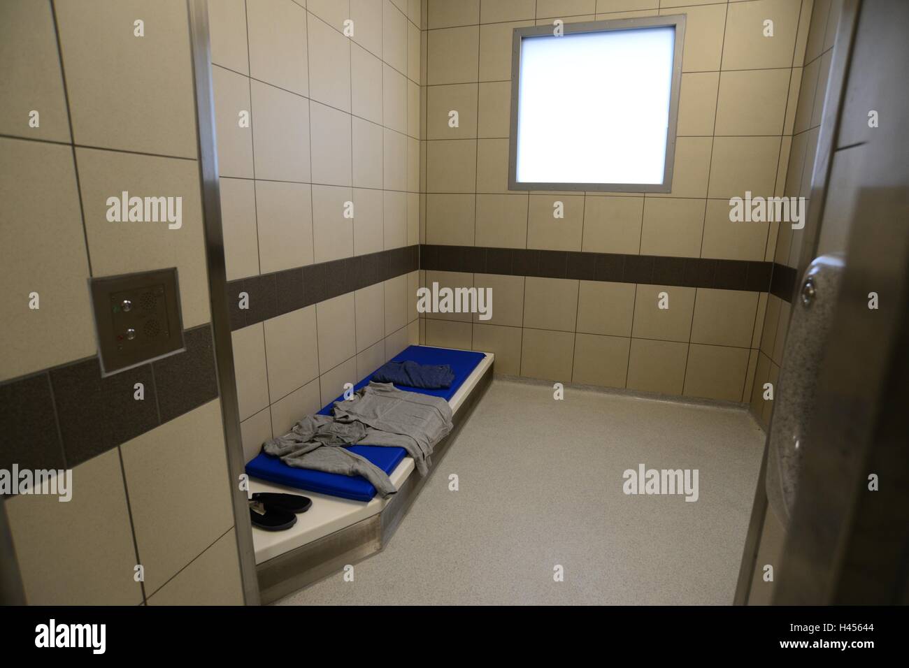Police custody suite uk hi-res stock photography and images - Alamy