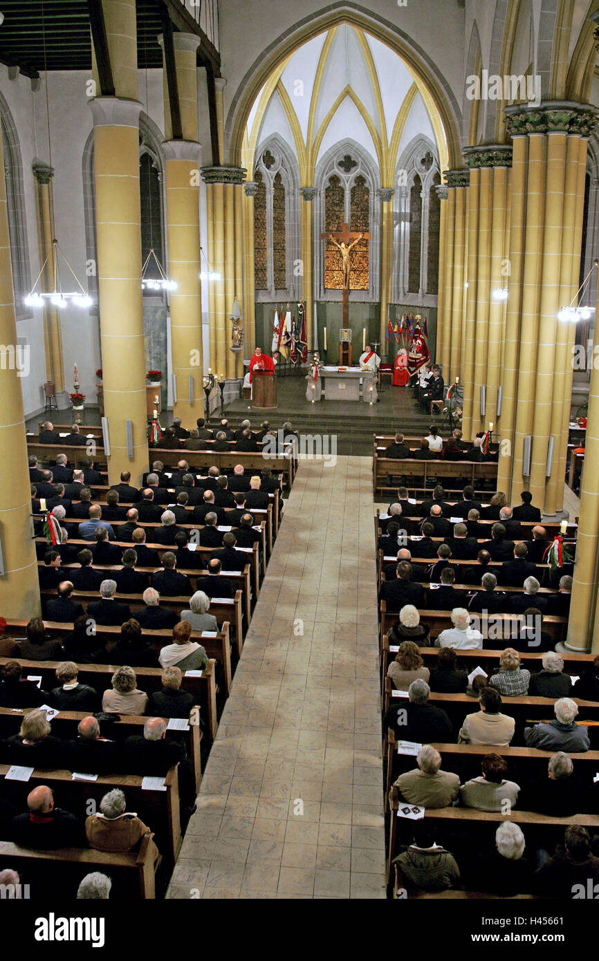 Overview holy mass hi-res stock photography and images - Alamy