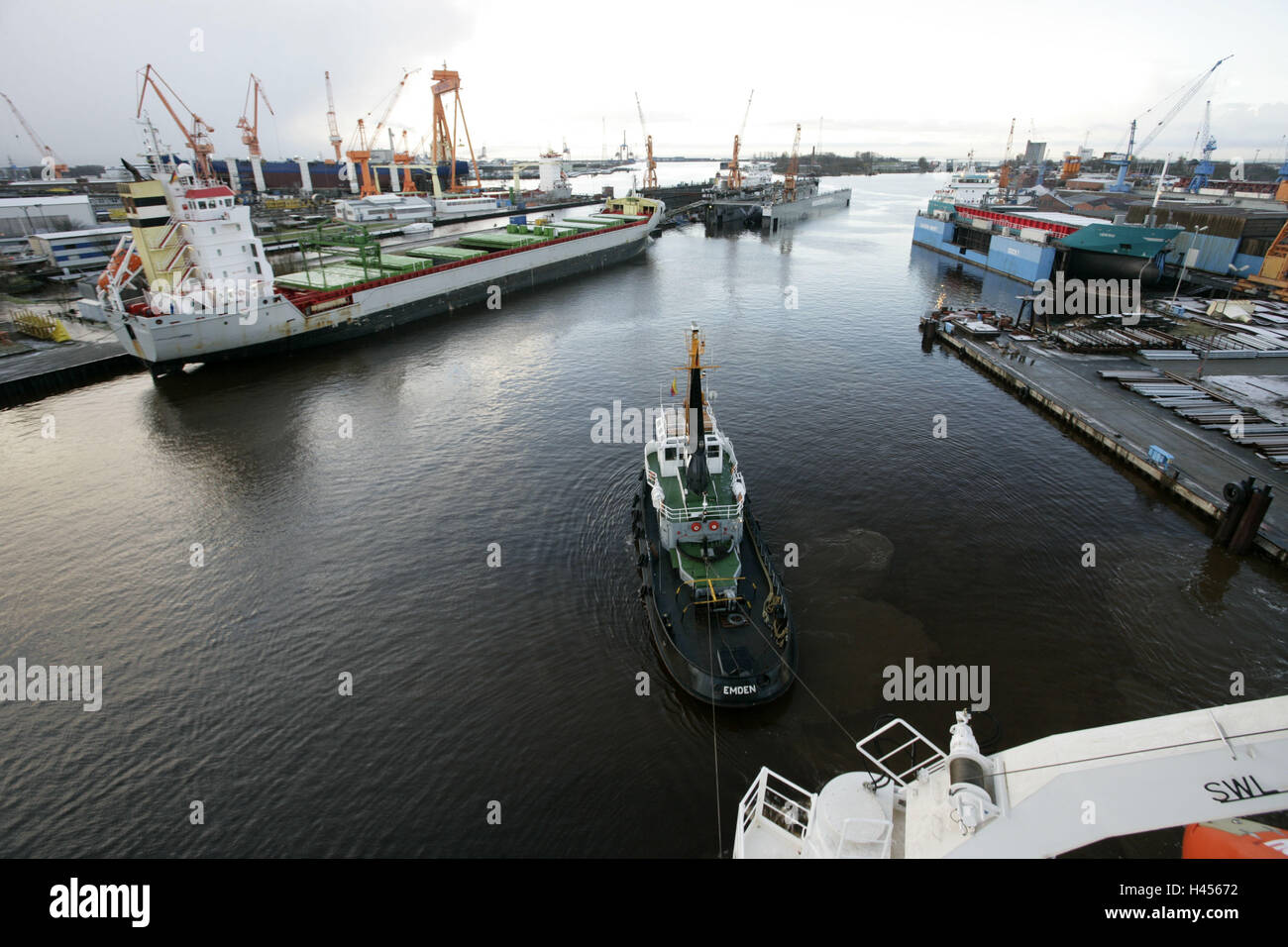 Shipyard tugboat hi-res stock photography and images - Alamy
