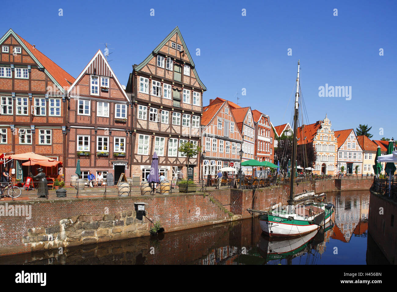 Germany, Lower Saxony, Stade, Hanse harbour with road train water west ...