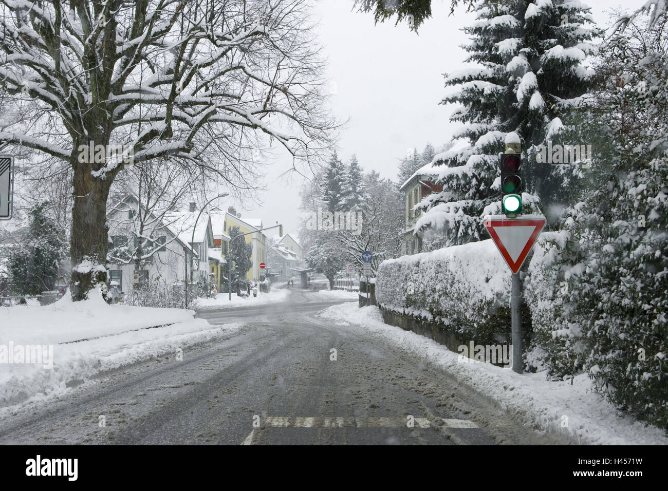 Street, junction, traffic light, winter Stock Photo - Alamy