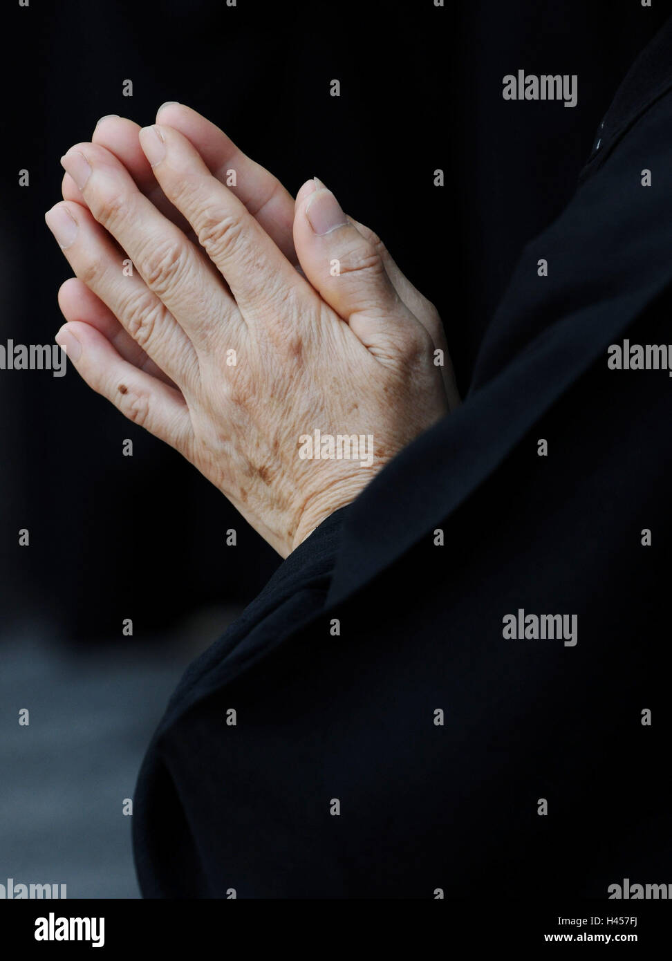 Taiwan hands hi-res stock photography and images - Alamy
