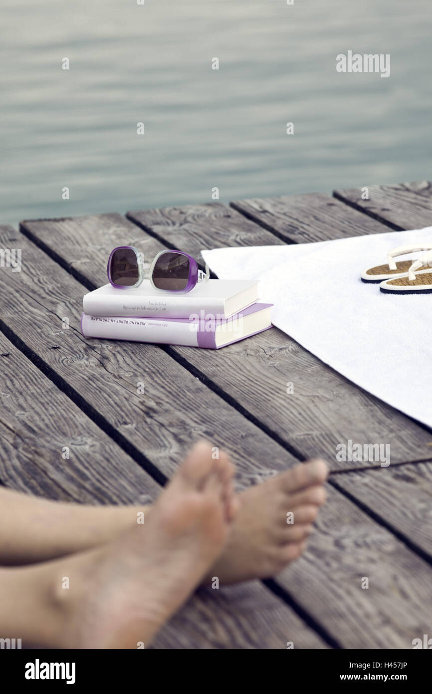 Bridge feet hi-res stock photography and images - Alamy