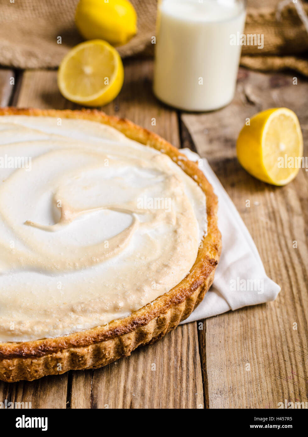 Lemon cheesecake, very simple delicious cake, rustic corners of dough ...