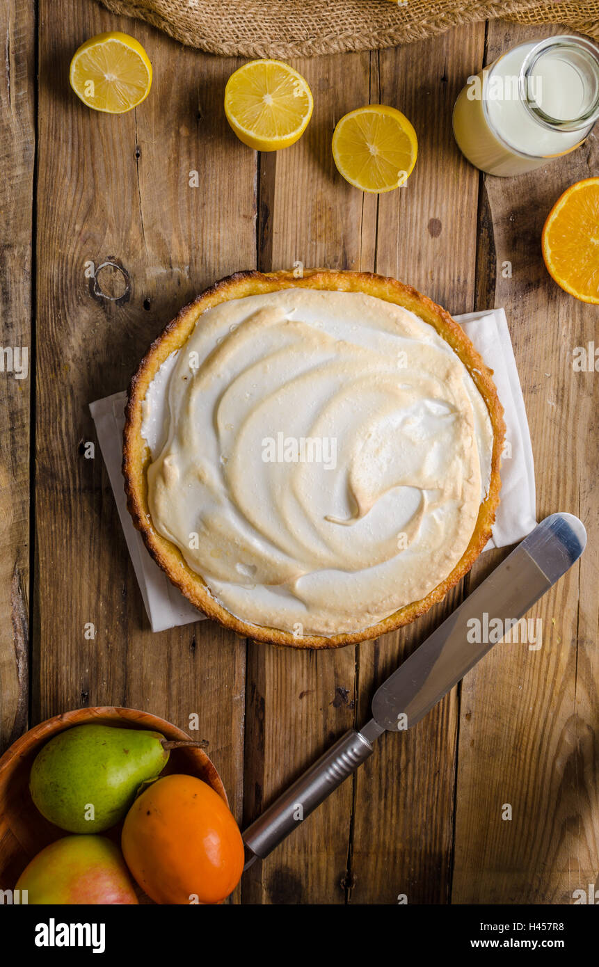 Lemon cheesecake, very simple delicious cake, rustic corners of dough ...