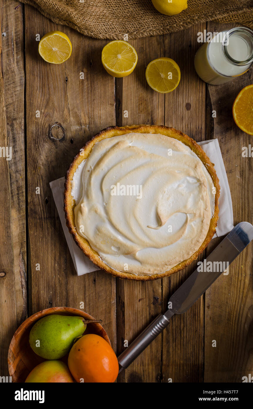 Lemon cheesecake, very simple delicious cake, rustic corners of dough ...