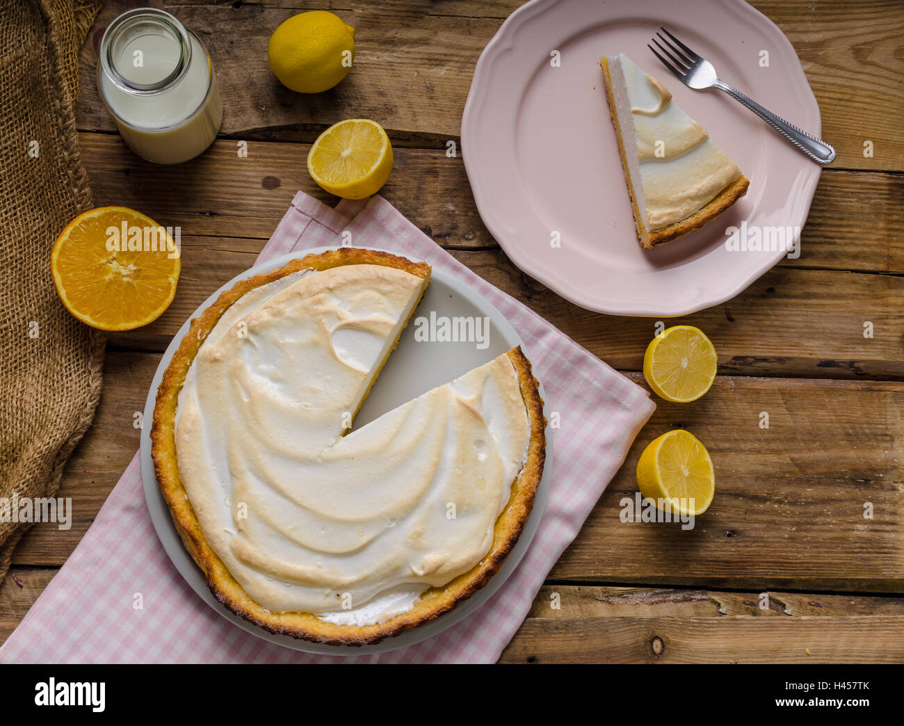 Lemon cheesecake, very simple delicious cake, rustic corners of dough ...